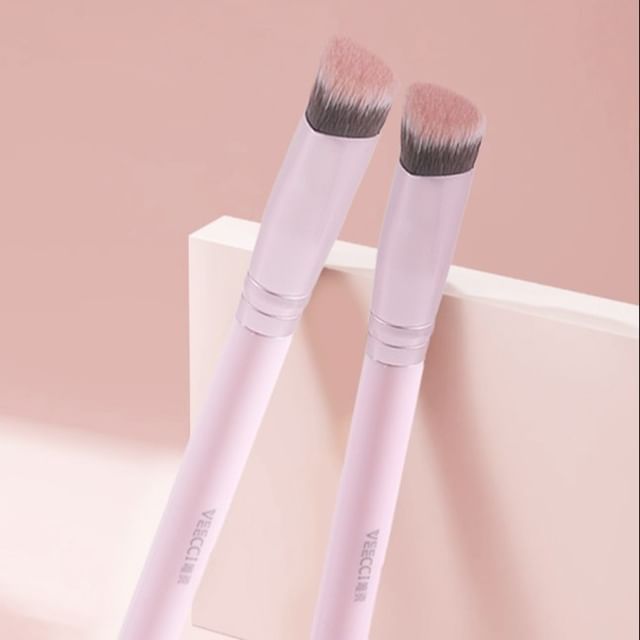 VEECCI - Triangular Iron Highlighting Brush | YesStyle