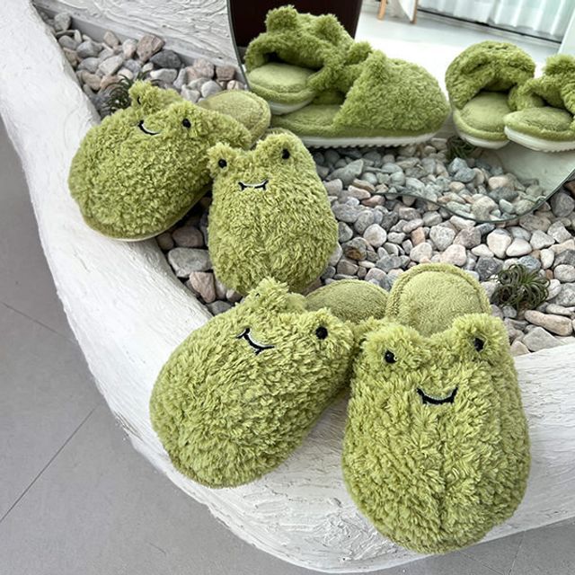 UUZONE - Fuzzy Frog Slippers | YesStyle