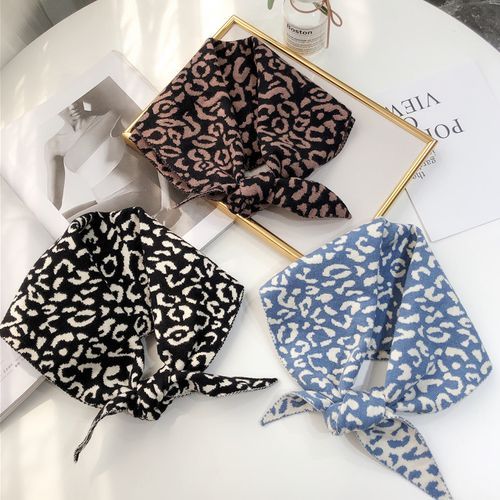 Passiflora - Leopard Print Yarn Triangle Shawl | YesStyle