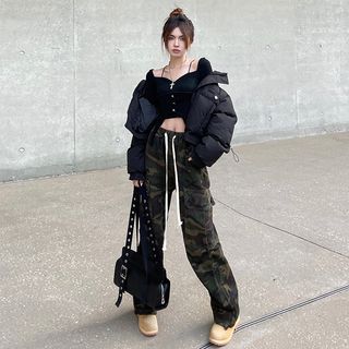 Fantoma - Low Waist Camo Print Wide Leg Cargo Pants | YesStyle