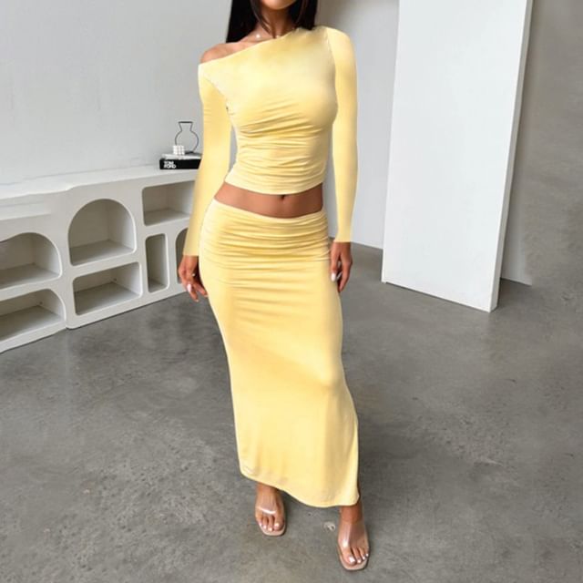 Femme Cradle - Set: Cold-Shoulder Long-Sleeve Plain Crop Tee + Low ...