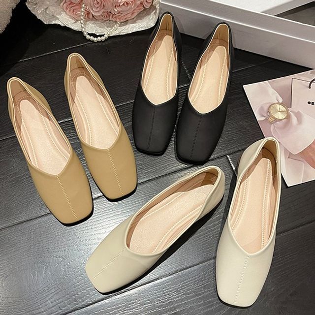 Red Wolf - Square-Toe Low Heel Pumps | YesStyle