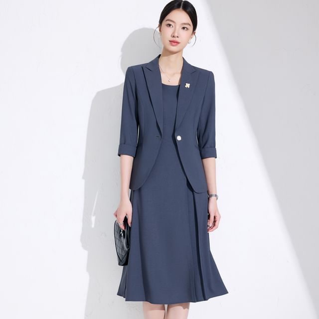Princess Min - Elbow-Sleeve Peak Lapel Plain Single-Button Blazer ...