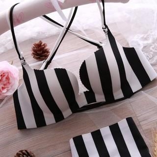 HYG Lingerie - Set: Contrast Striped Bra + Panties | YesStyle