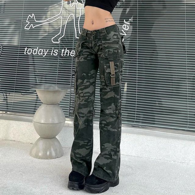 Genrovia - Low-Rise Camo Print Cargo Pants | YesStyle