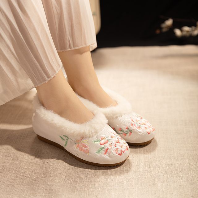Hibak - Traditional Chinese Floral Embroidery Fleece-Lined Slip Ons ...