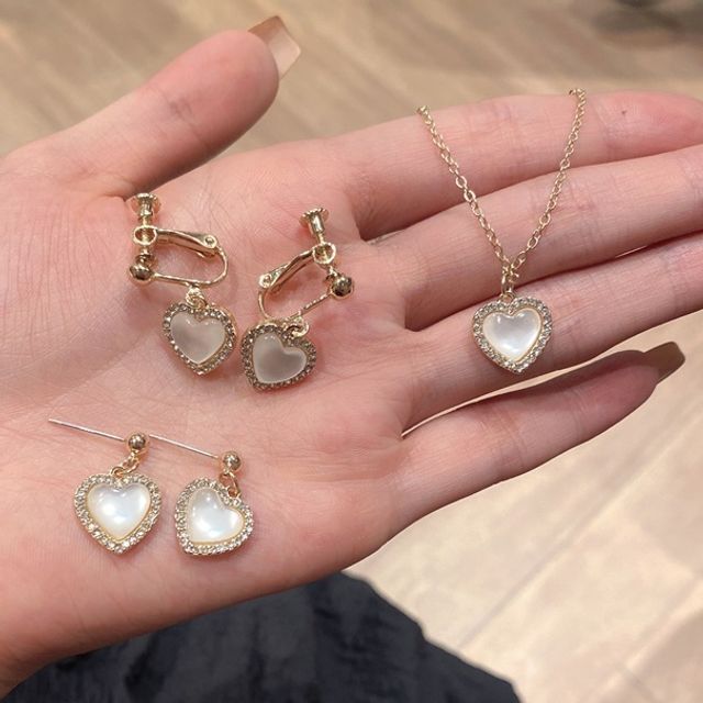 Jael - Rhinestone Applique Heart Pendant Alloy Plain Necklace / Dangle ...
