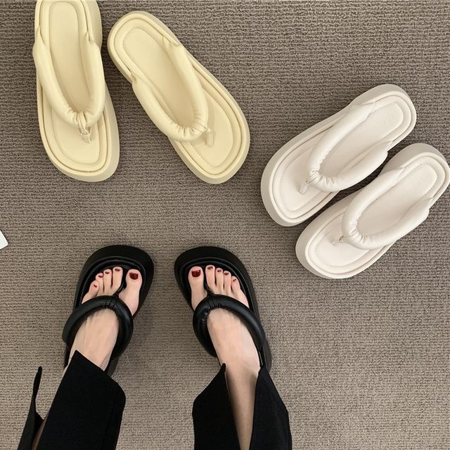 Red Wolf - Plain Platform Flip-Flops | YesStyle