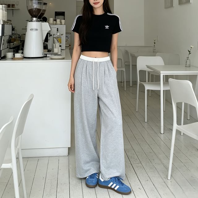 Elbelier - Drawstring Waist Two Tone Wide Leg Sweatpants | YesStyle