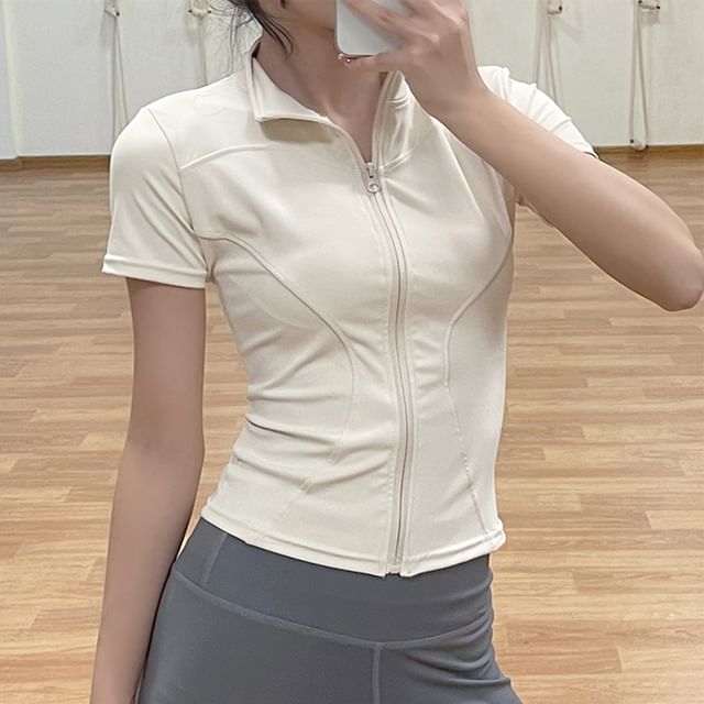 Runyz - Short-Sleeve Plain Zipped Sports Top | YesStyle