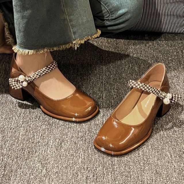 Red Wolf - Low Heel Mary Jane Pumps | YesStyle
