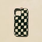 Blooming Daisies - Checker Phone Case - iPhone 7 / 8 / SE / 7 Plus / 8 ...