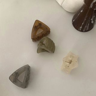 J. Wang - Triangle Plastic Hair Clamp | YesStyle