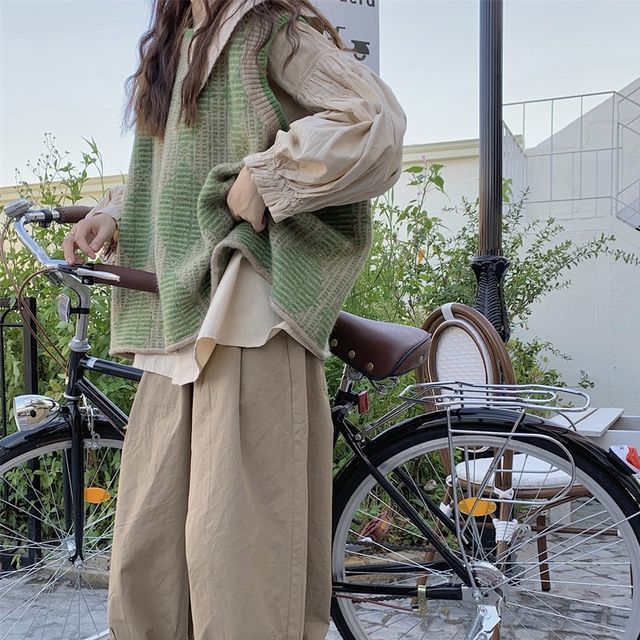 Gilmort - V-Neck Diamond Pattern Sweater Vest / Puff-Sleeve Blouse ...