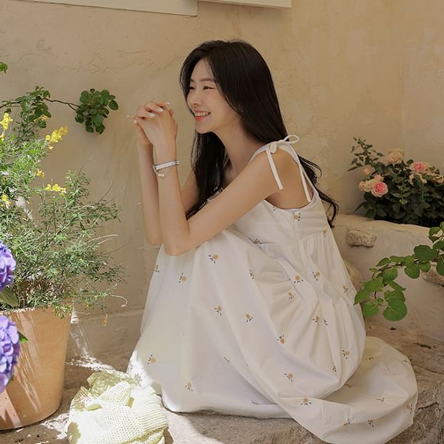 JUSTONE - Sleeveless Tiered Floral Midi Smock Dress | YesStyle