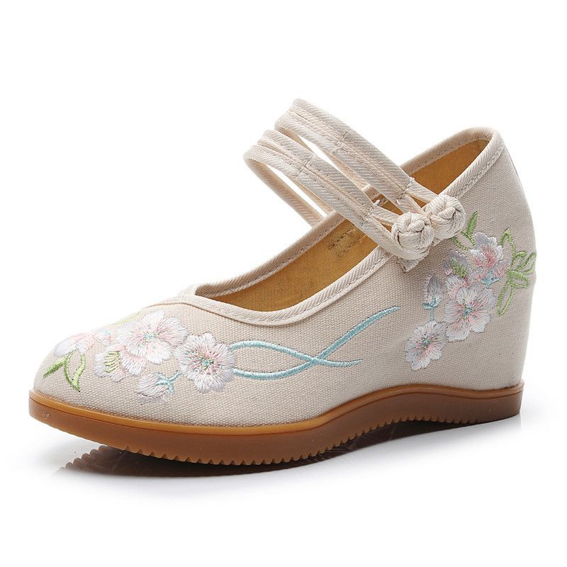 Kyotopia Hidden Wedge Flower Embroidered Hanfu Shoes | YesStyle