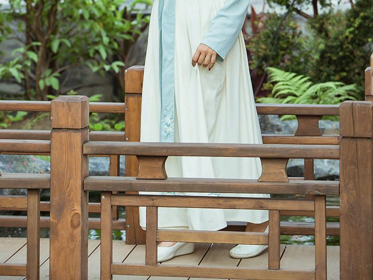 Nuwa Hanfu Set: Long-Sleeve Top + Pleated Maxi Skirt + Scarf | YesStyle
