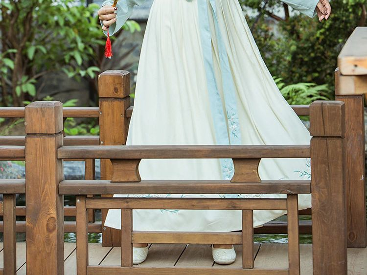 Nuwa Hanfu Set: Long-Sleeve Top + Pleated Maxi Skirt + Scarf | YesStyle
