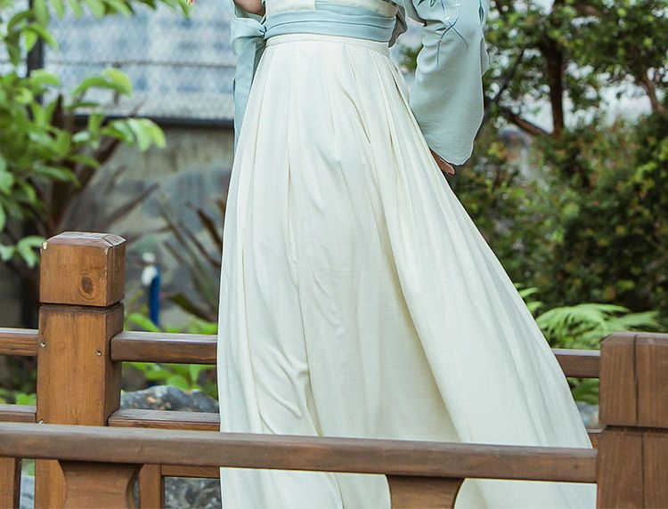 Nuwa Hanfu Set: Long-Sleeve Top + Pleated Maxi Skirt + Scarf | YesStyle