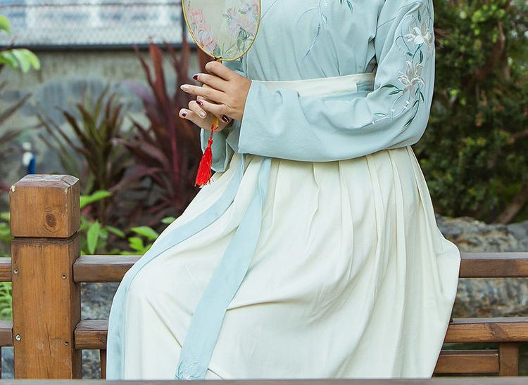 Nuwa Hanfu Set: Long-Sleeve Top + Pleated Maxi Skirt + Scarf | YesStyle