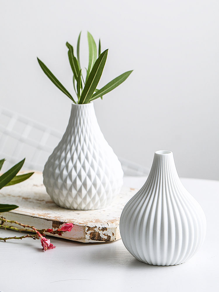 Gukan Geometric Textured Ceramic Vase | YesStyle
