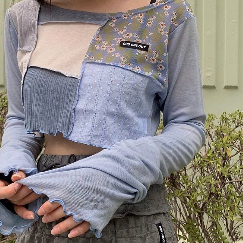 Avox Long-Sleeve Panel Cropped Top | YesStyle