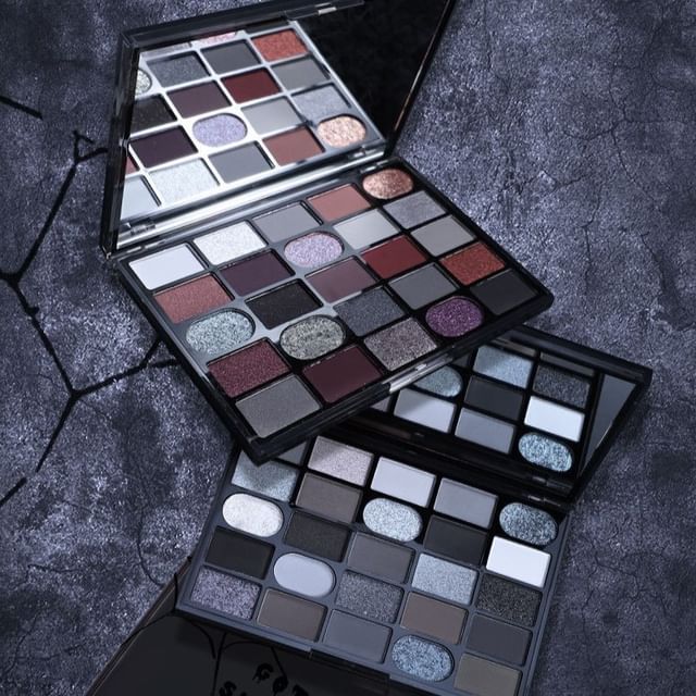 Kaxier - 25-Color Gothic Eyeshadow Palette - 2 Types | YesStyle